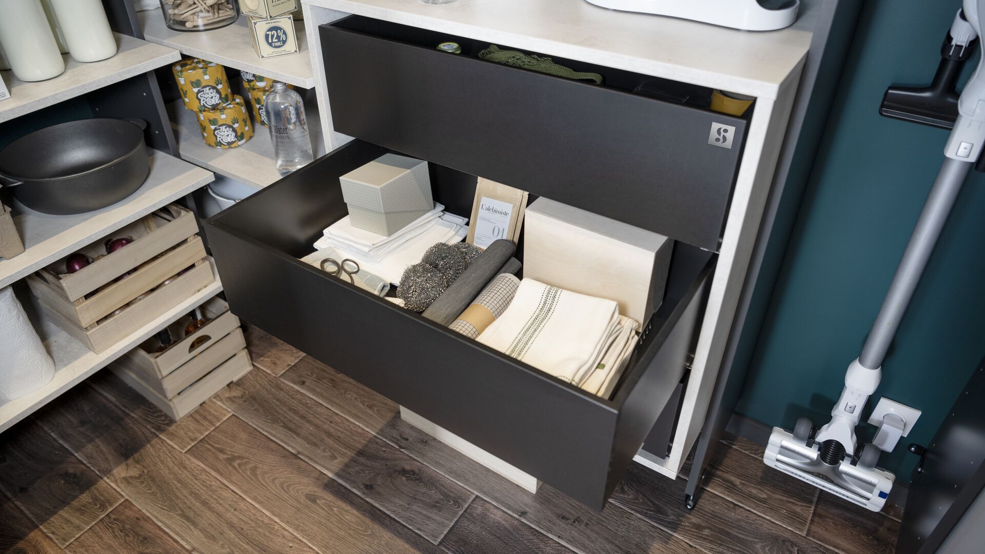 Aménagement cellier avec étagères | SCHMIDT