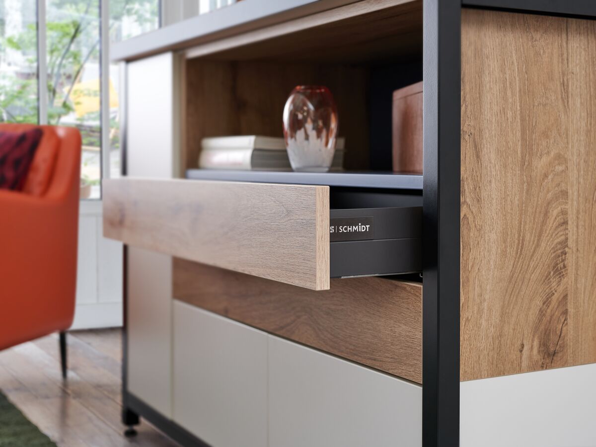 Een grote lade voor meer opbergruimte.