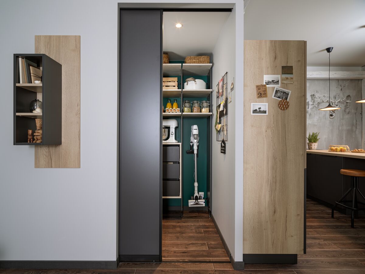 Aménagement cellier avec étagères | SCHMIDT