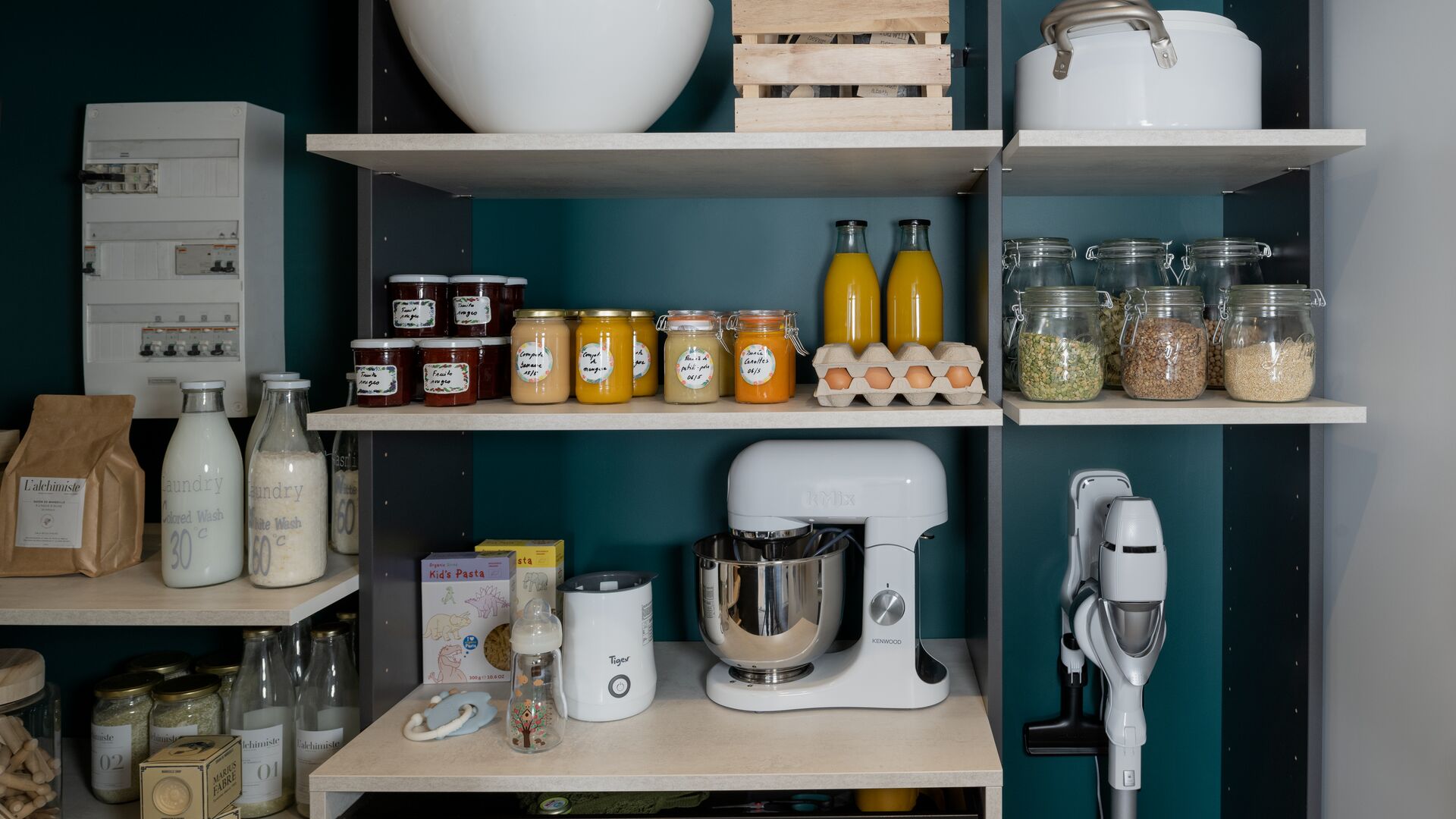 Aménagement cellier avec étagères | SCHMIDT